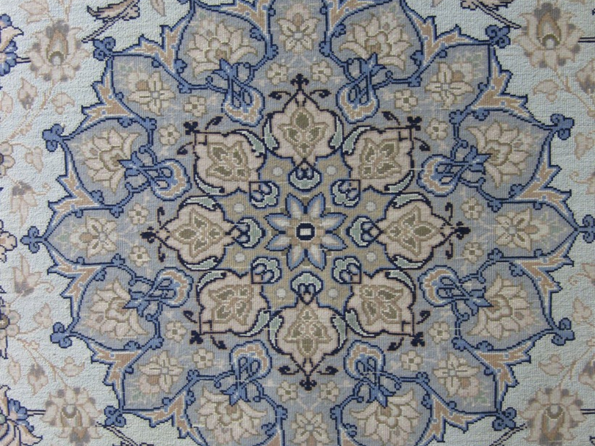 Premium Persian Slimi Design Isfahan Rug - RI4041